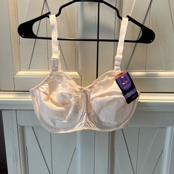 Bali | Intimates & Sleepwear | Flower Bali Comfortu 34dd Light Beige ...
